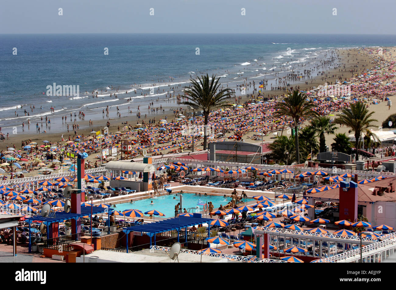Playa del ingles gran canaria hi-res stock photography and images - Alamy