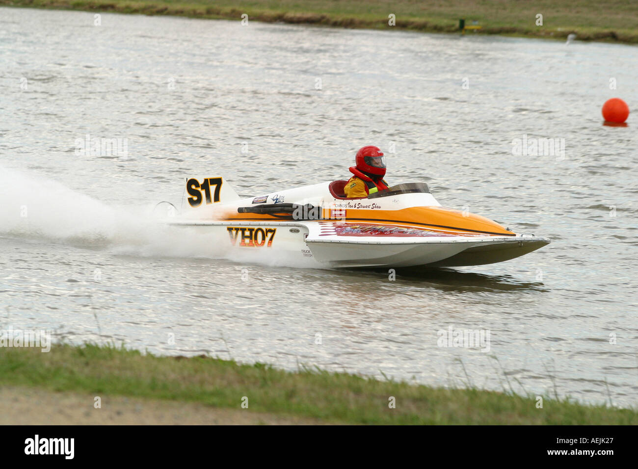 Competing motor boats hi-res stock photography and images - Alamy