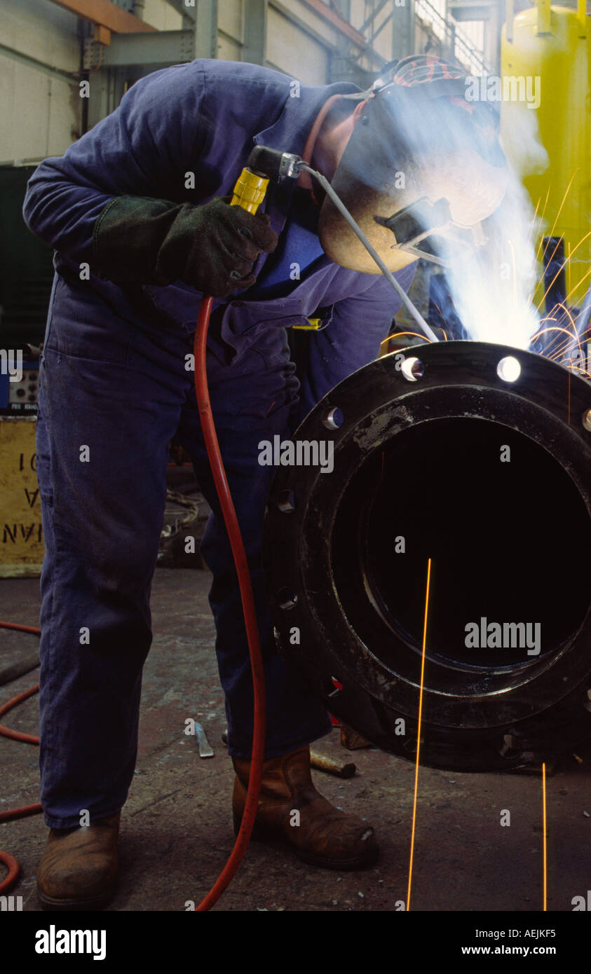 Man is welding hi-res stock photography and images - Alamy