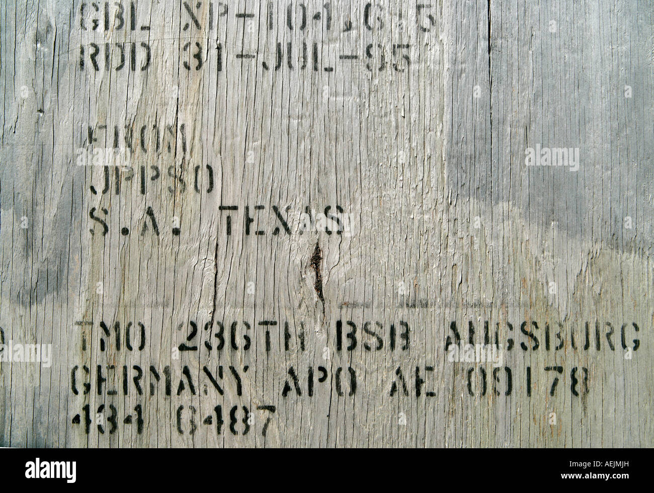 Labelling of a packaging box Stock Photo - Alamy