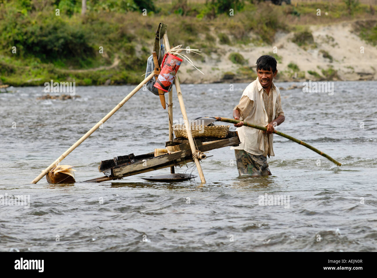 Myanmar gold mining hi-res stock photography and images - Alamy