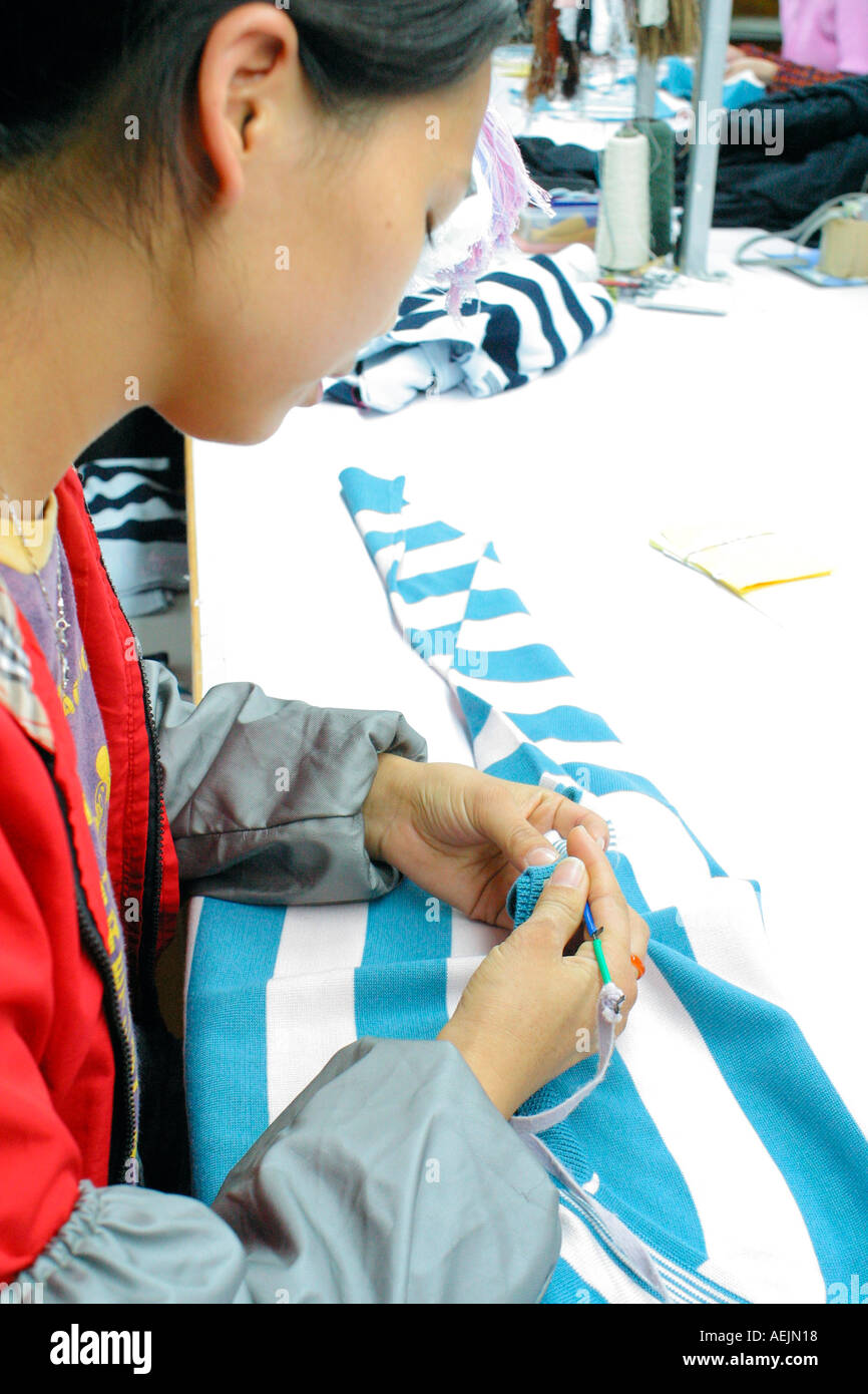 China textiles factory hi-res stock photography and images - Alamy