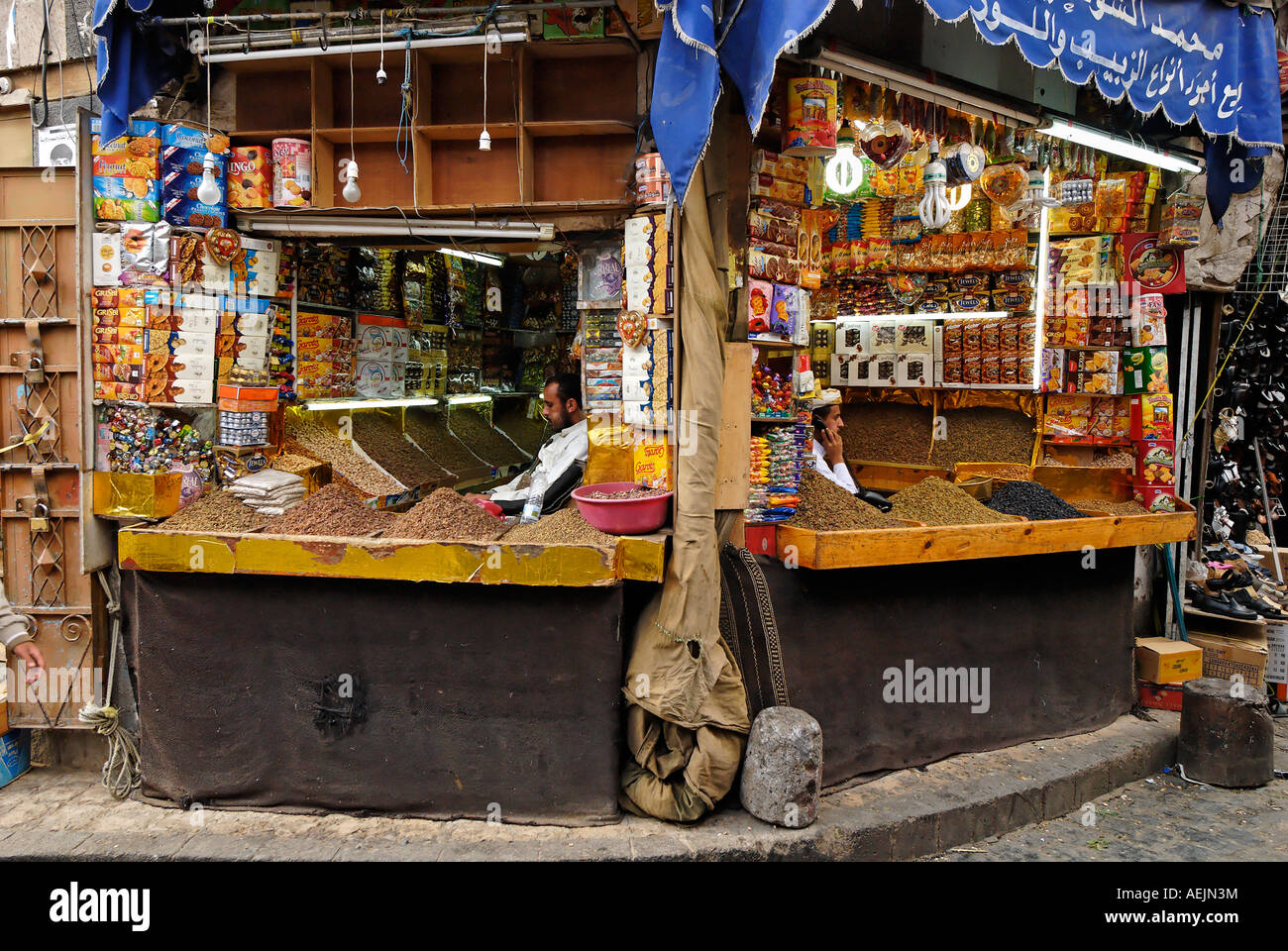 General store in the souk of Sanaa, Yemen Stock Photo - Alamy