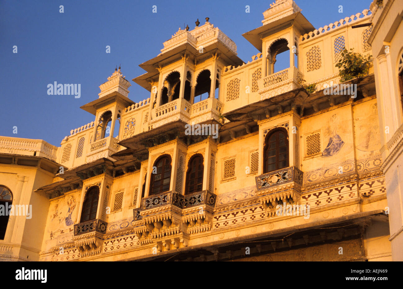 Tripolia Gate Gangaur Ghat Udaipur Rajasthan India Stock Photo - Alamy