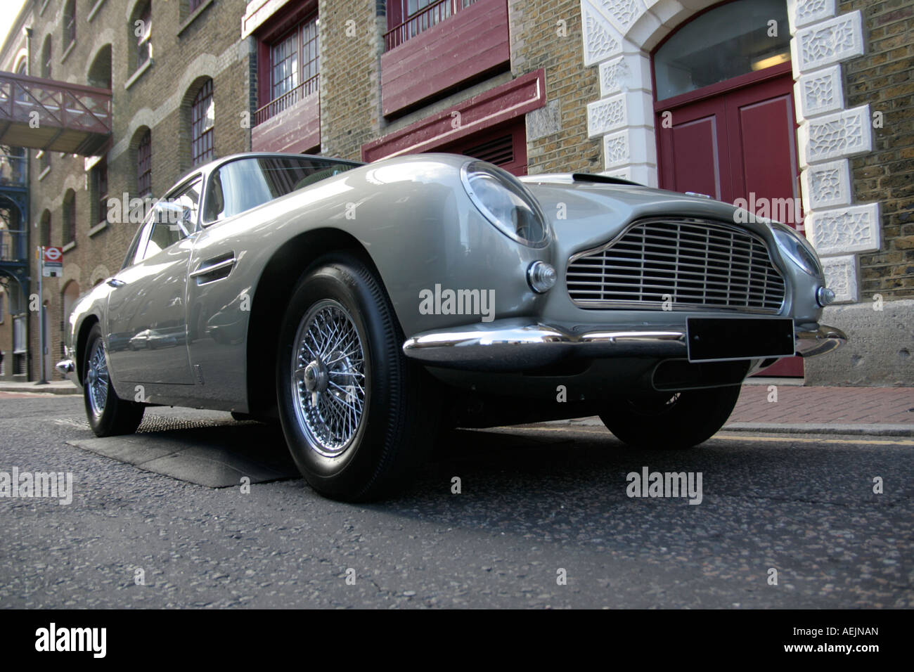 Silver aston martin db5 hi-res stock photography and images - Alamy