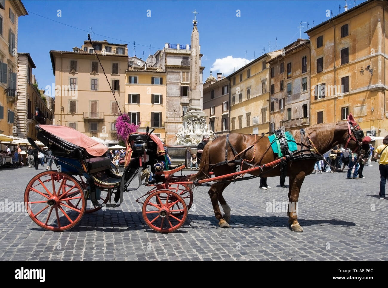 Horse drawn carriage Piazza Della Rotonda Rome Italy Stock Photo - Alamy