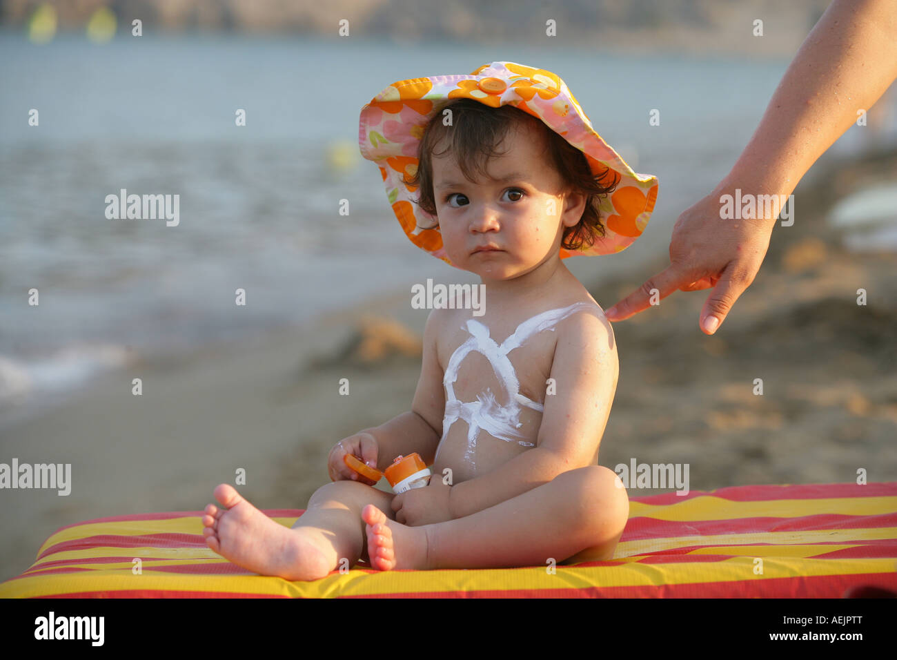 Sonnenschutzfaktor hi-res stock photography and images - Alamy