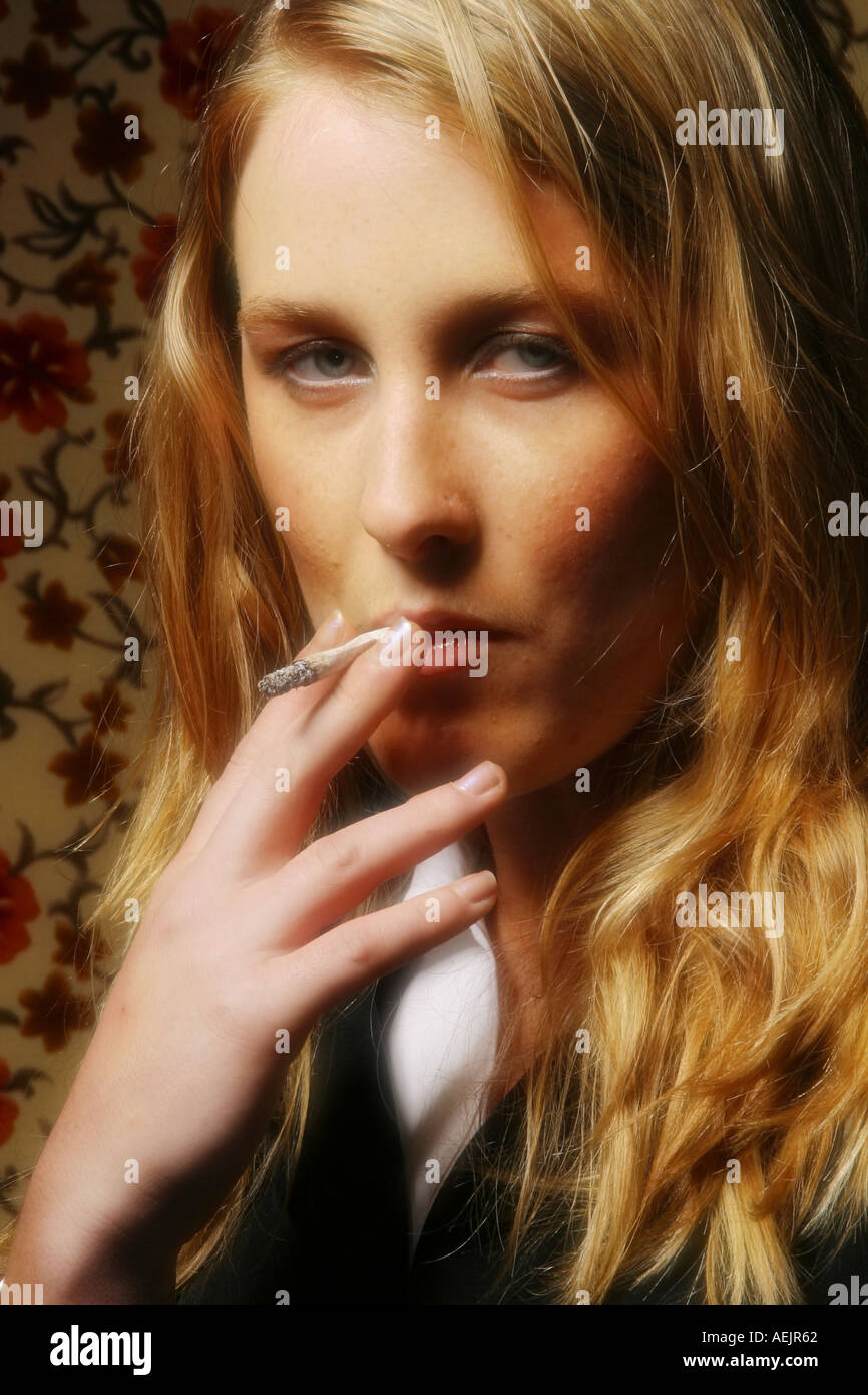 Cigarettes addicts addicted hi-res stock photography and images - Alamy