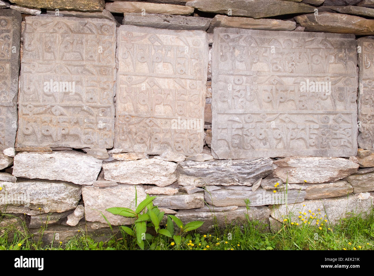 Mani wall, Mani stone, Dudh Kosi valley, Solukhumbu, Khumbu, Sagarmatha ...