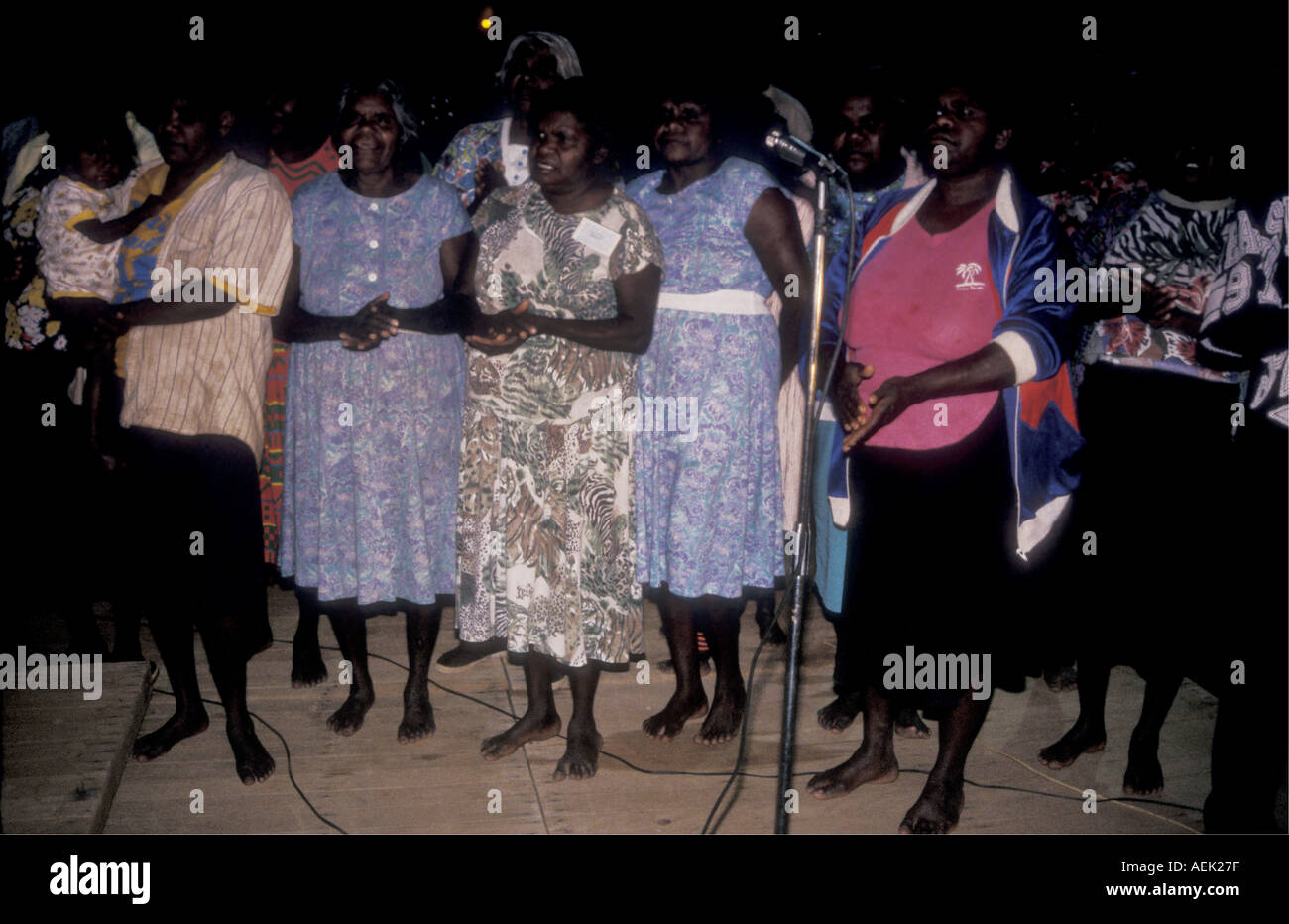 Australia alice springs aboriginal women hi-res stock photography and ...