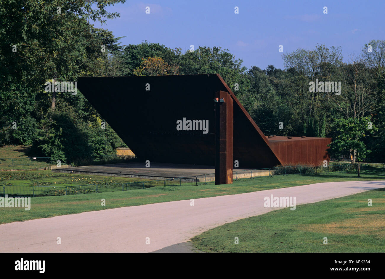 Concert platform hi-res stock photography and images - Alamy