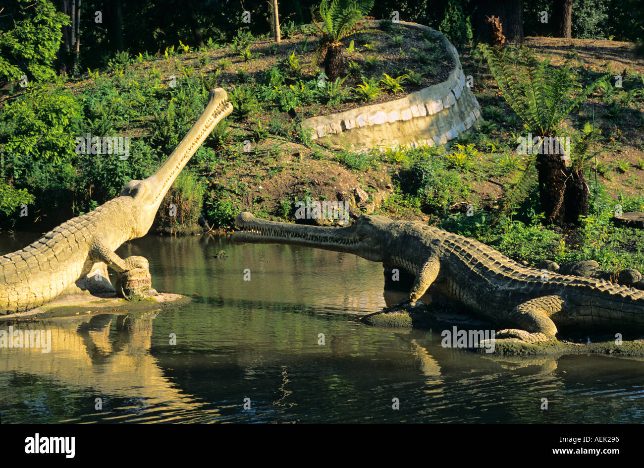 Teleosaurus dinosaur models at Crystal Palace Park. The first dinosaur ...