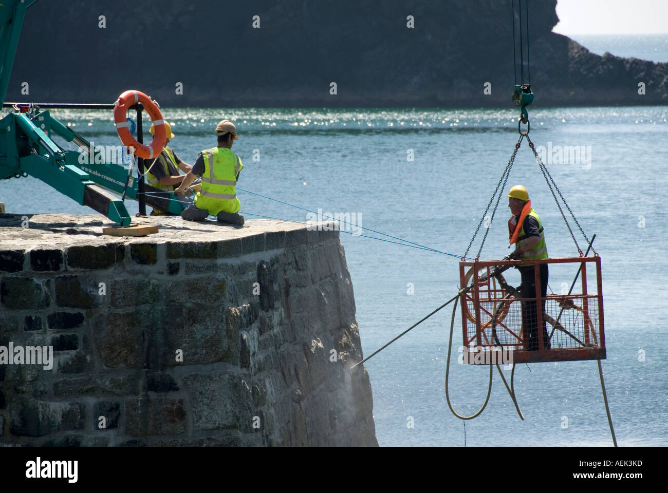 Suspended access platform hi-res stock photography and images - Alamy
