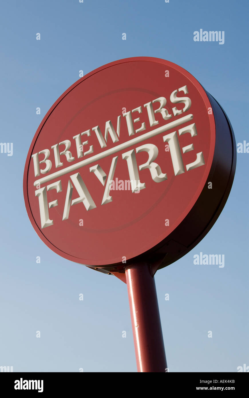 Pubs sign letters hi-res stock photography and images - Alamy