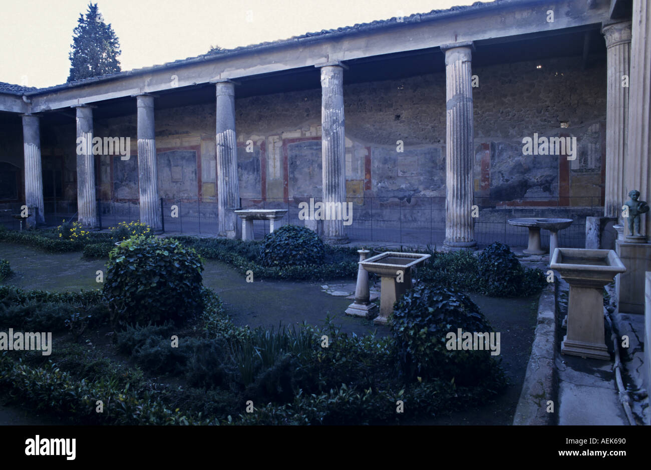 House of the vettii garden hi-res stock photography and images - Alamy