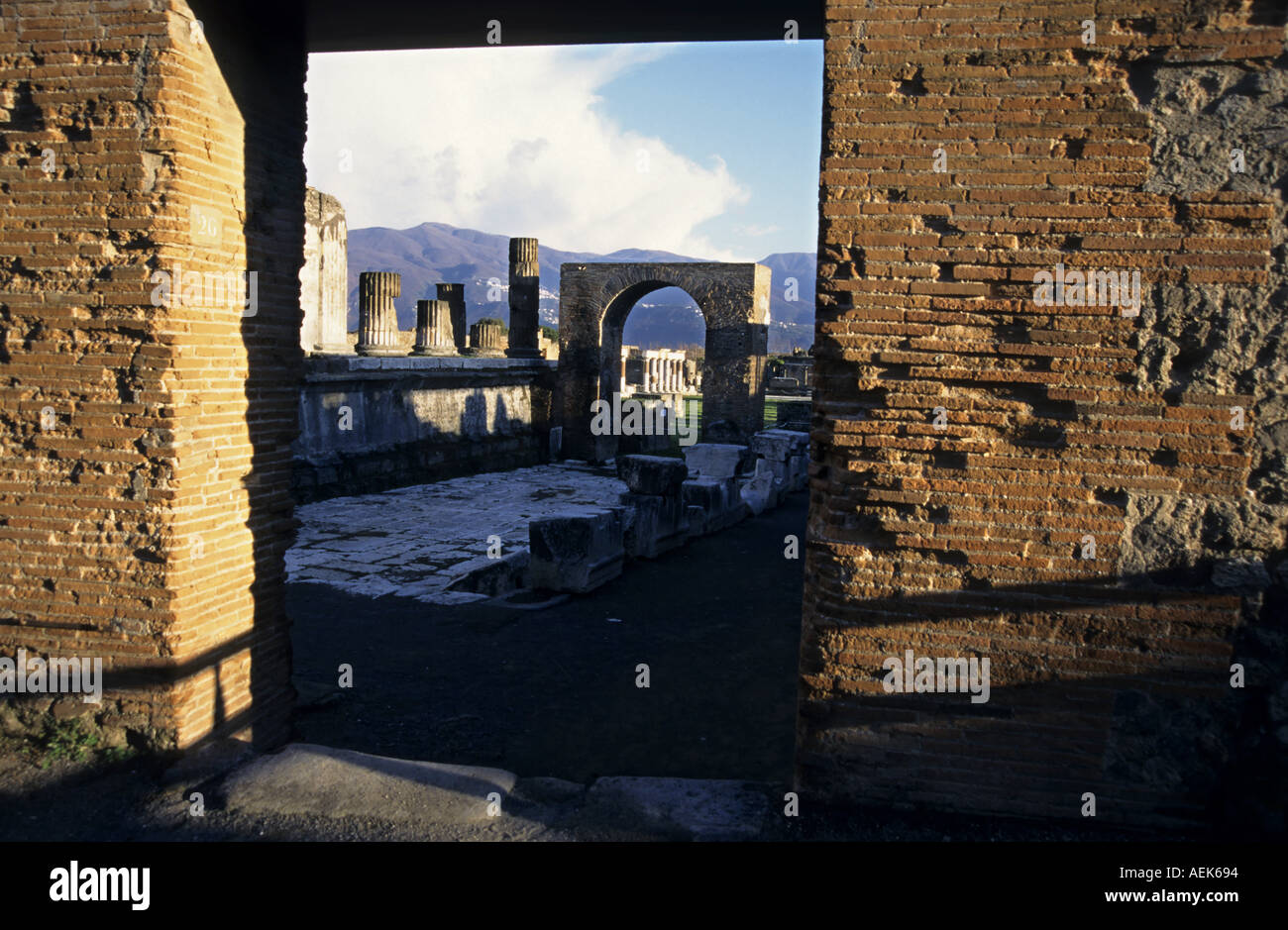 Pompeii brick columns hi-res stock photography and images - Alamy