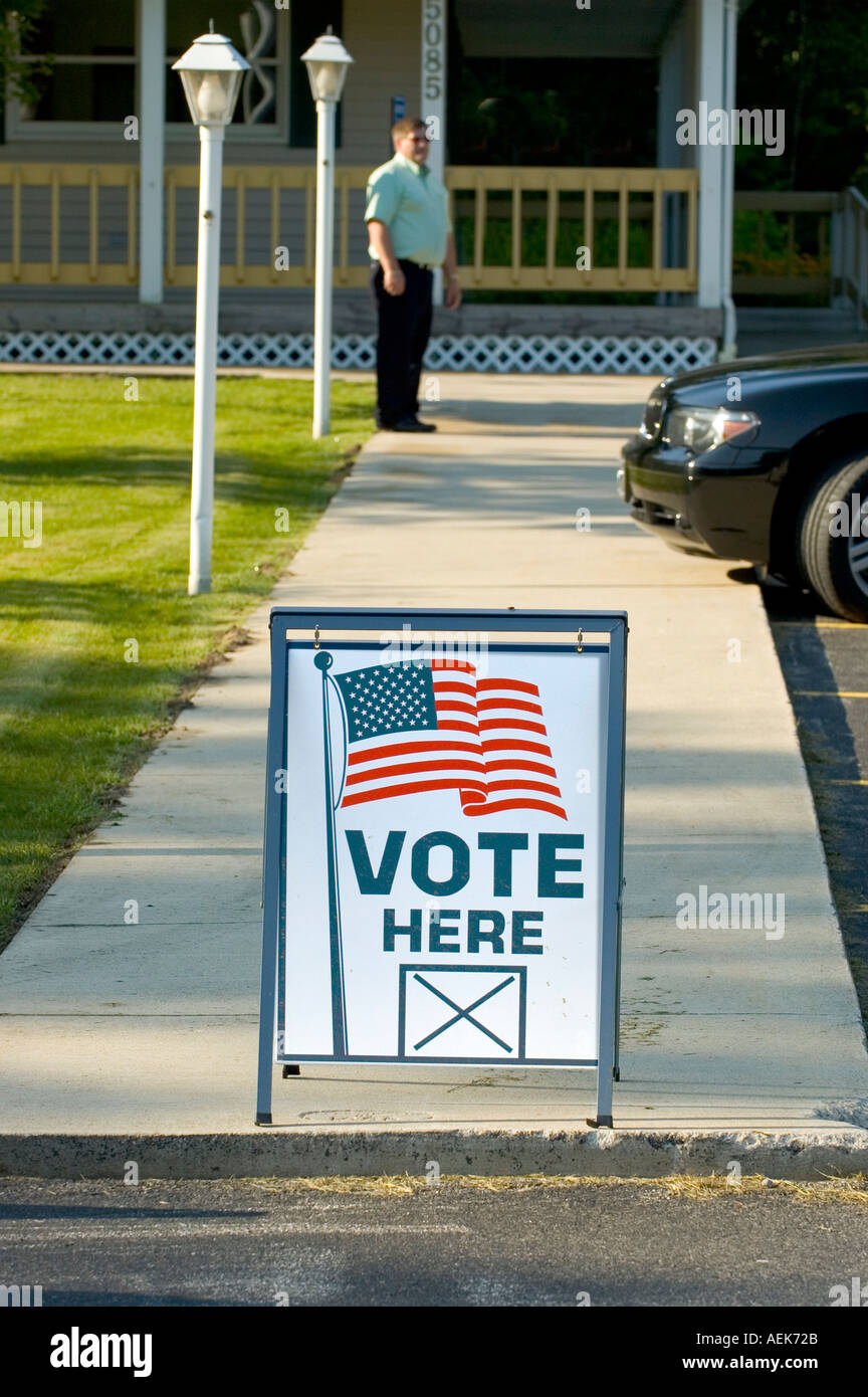 Political campaign volunteer hi-res stock photography and images - Alamy