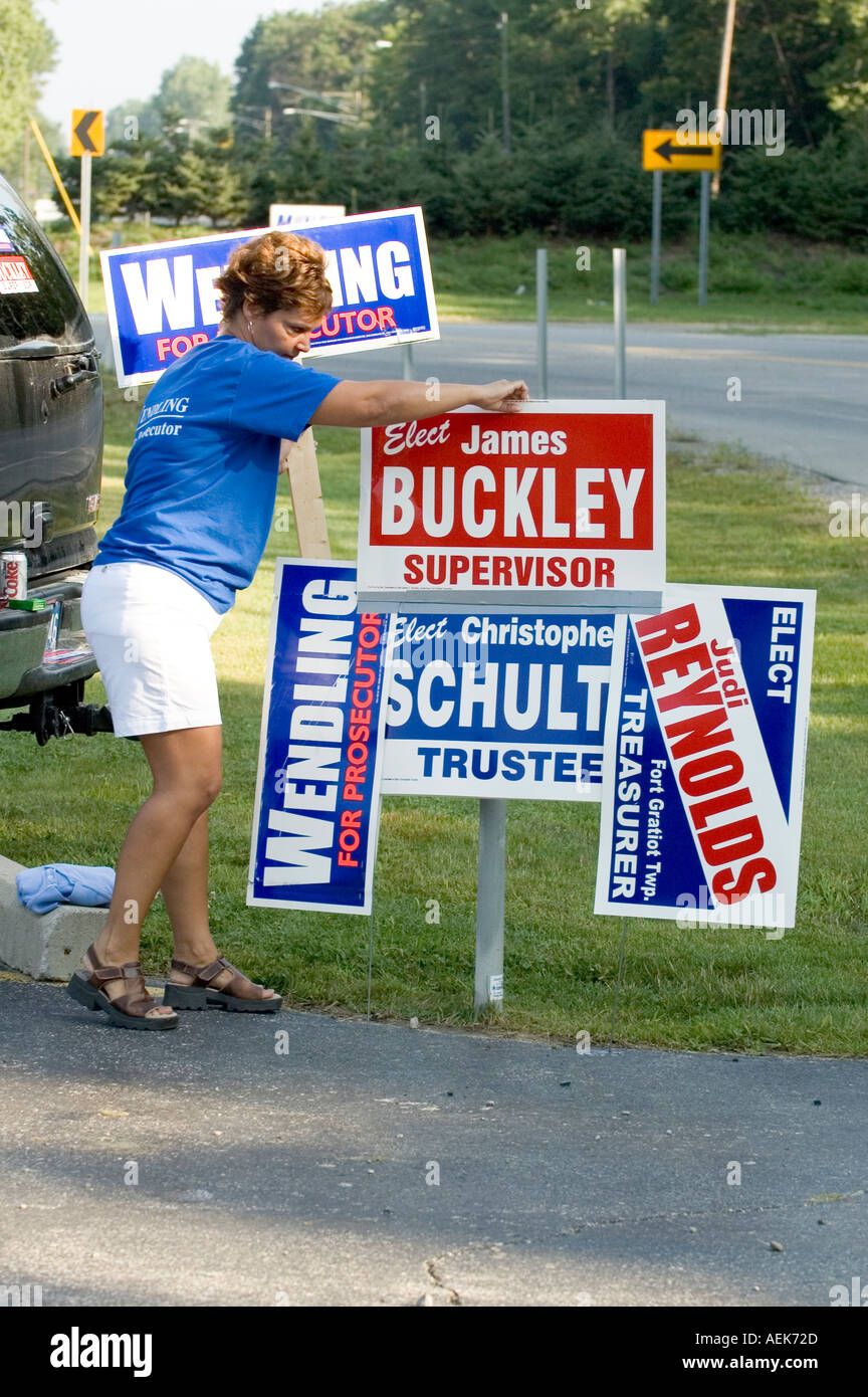 Political campaign workers hi-res stock photography and images - Alamy