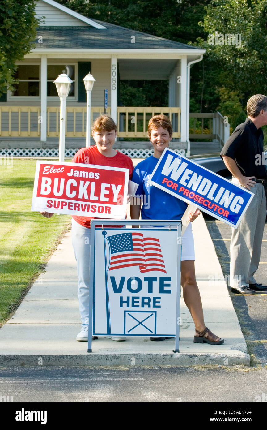Political campaign workers hi-res stock photography and images - Alamy