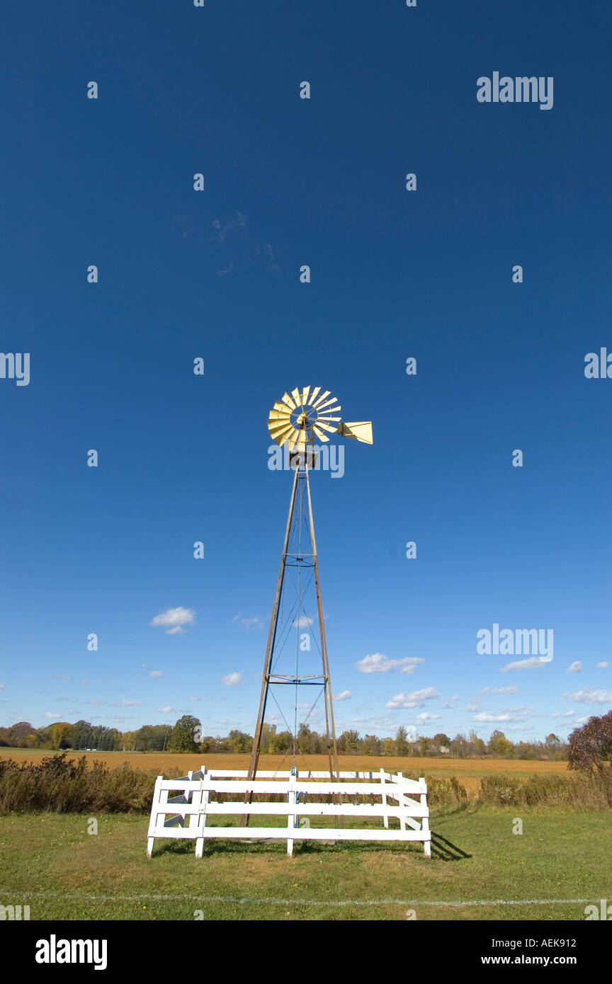 Windmill provides water drawing power on a rural farm Stock Photo - Alamy
