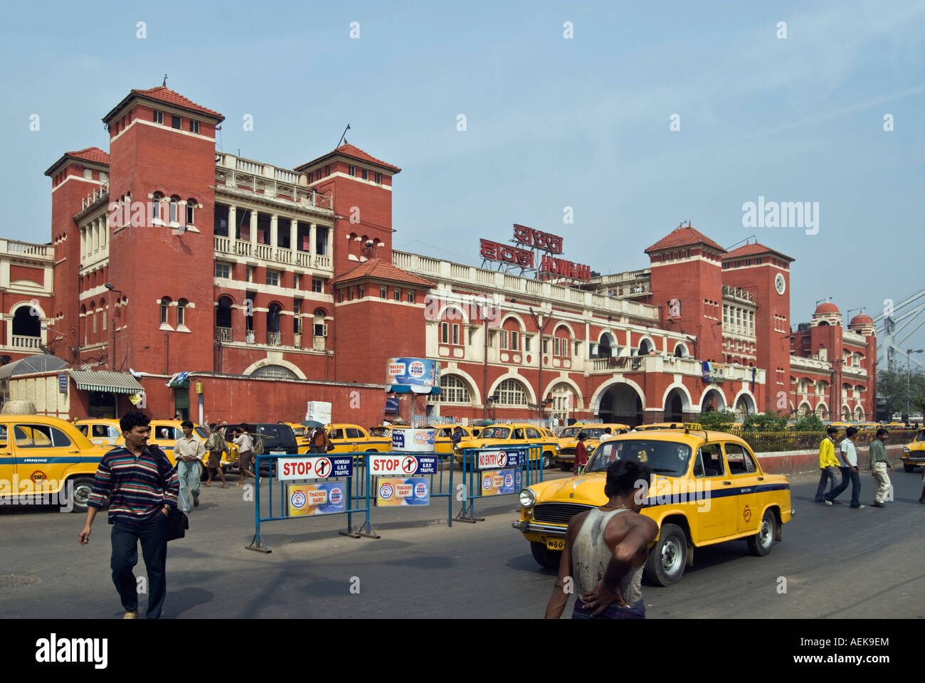 Haora railway station hi-res stock photography and images - Alamy