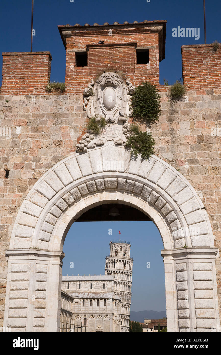 Leaning tower pisa through arch gate hi-res stock photography and ...
