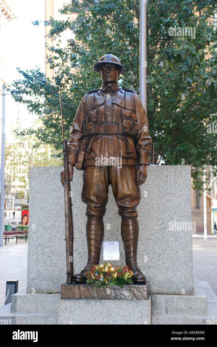 STATUE OF SOLDIER WW1 AT COMMONWEALTH WAR MEMORIAL MARTIN PLACE SYDNEY ...