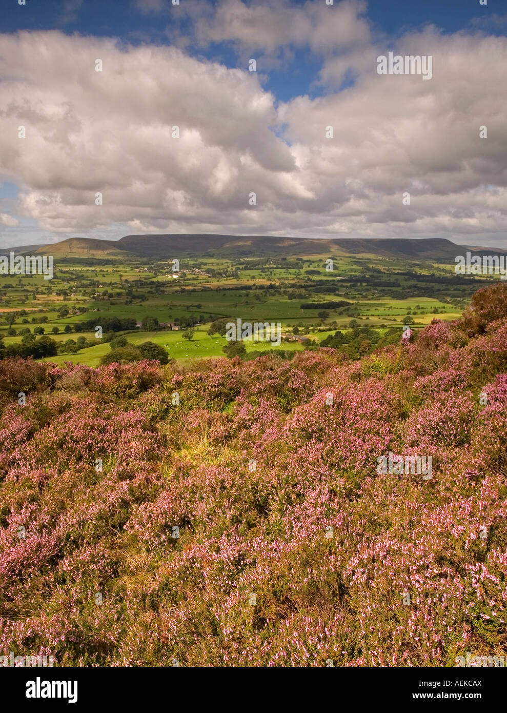 Lancashire hill moor moorland fell hi-res stock photography and images ...