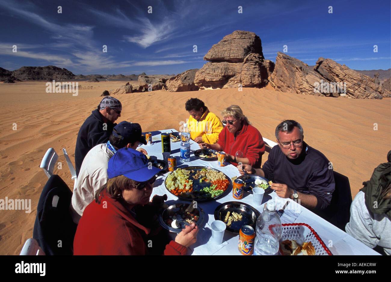 Libya Ghat Akakus Tourist having lunch in Sahara Desert Stock Photo - Alamy