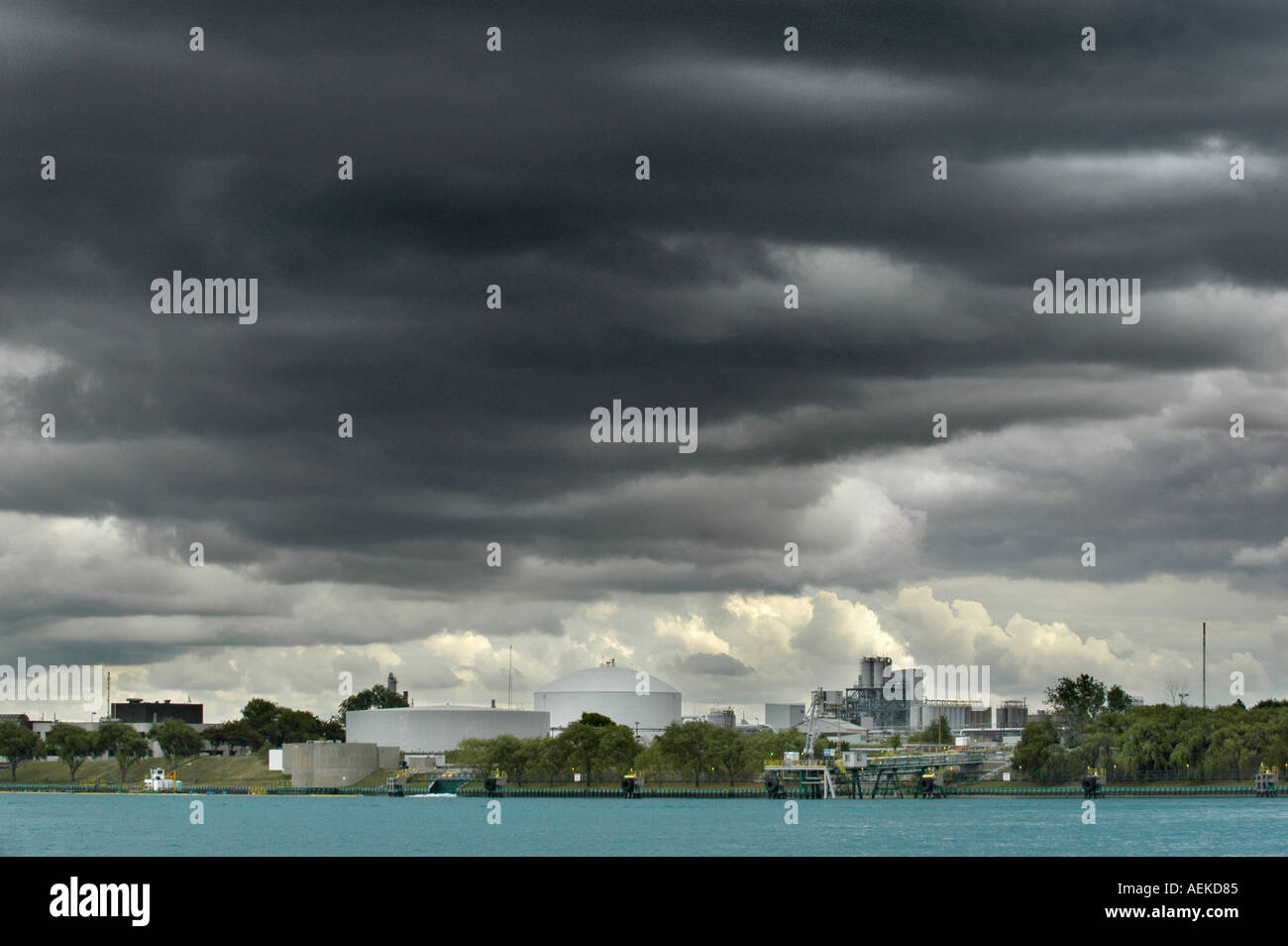 Ominous dark storm clouds signal a rain storm Stock Photo - Alamy