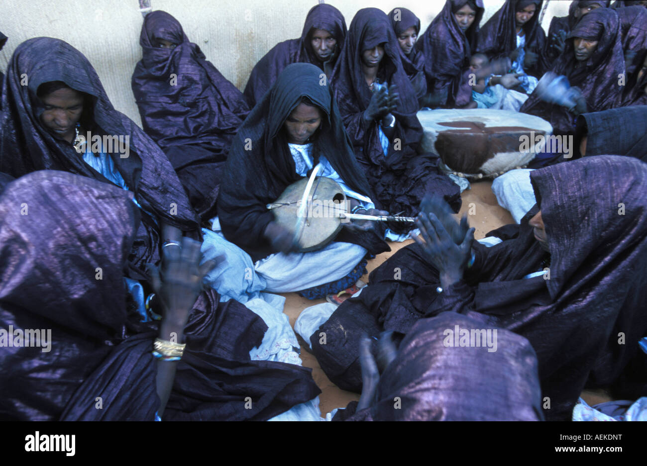 Tuareg nomad girl hi-res stock photography and images - Alamy