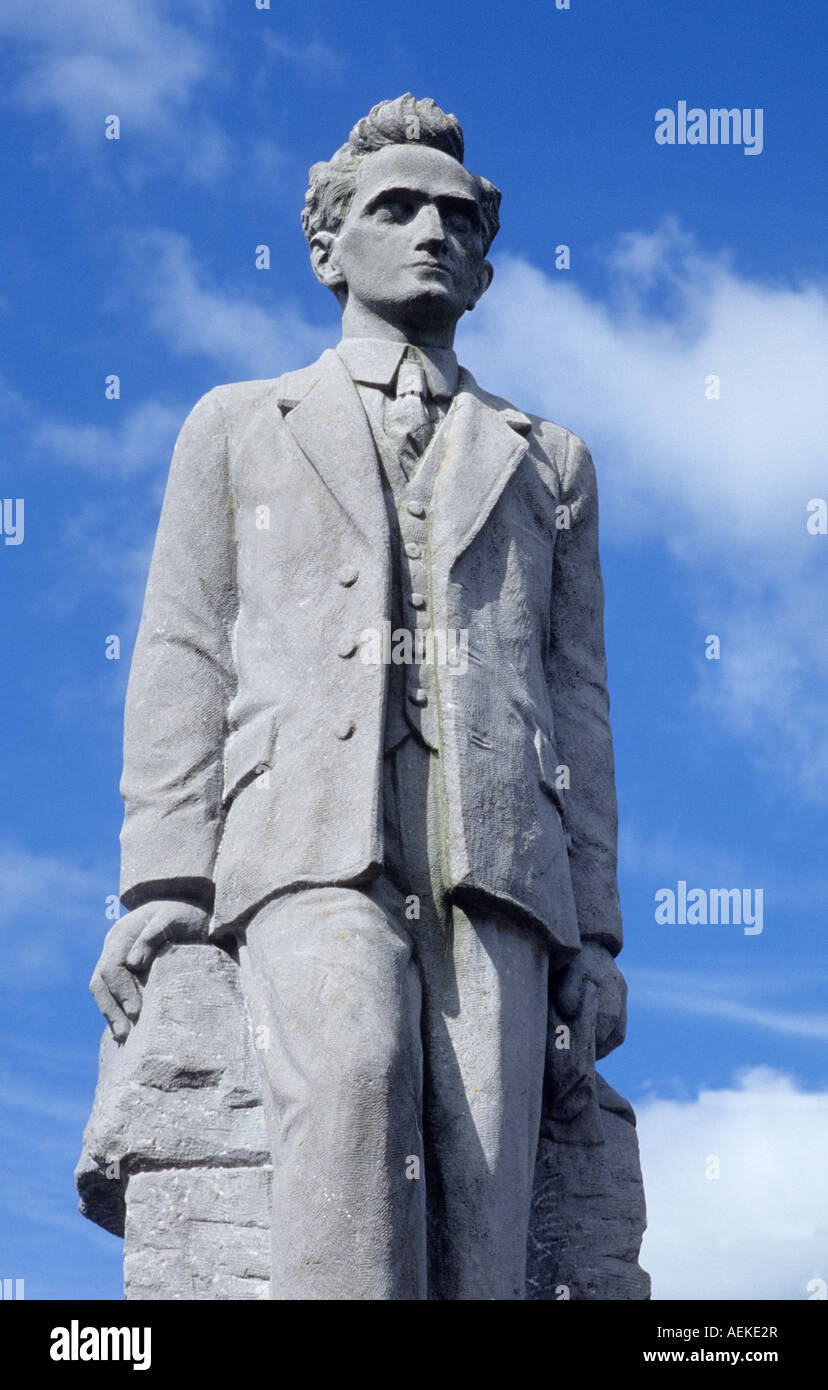 Kiltyclogher Memorial Statue to Sean MacDiarmuid a leader of 1916 ...