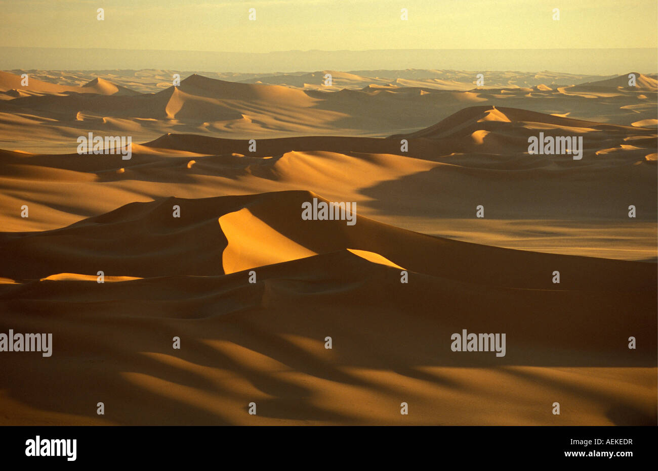 Libya Akakus Sand dunes in Sahara Desert Stock Photo - Alamy