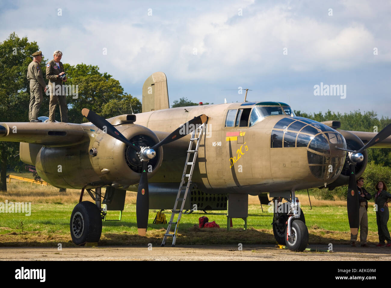 North american b 25 mitchell wings hi-res stock photography and images ...