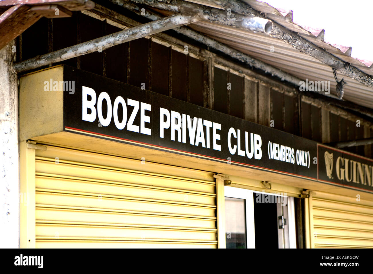 Members only sign door hi-res stock photography and images - Alamy