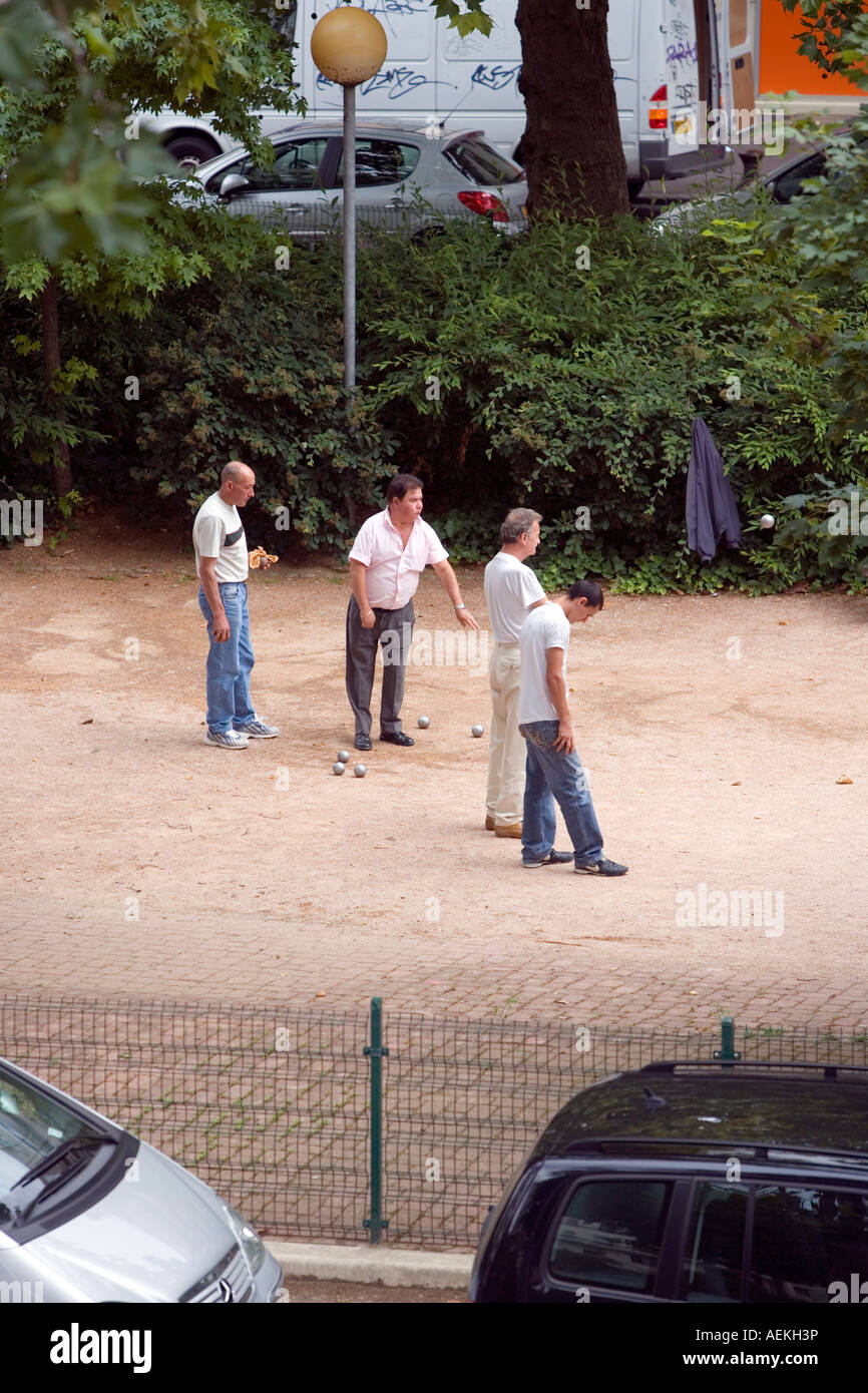 Equipe slightly unusual surroundings hi-res stock photography and ...