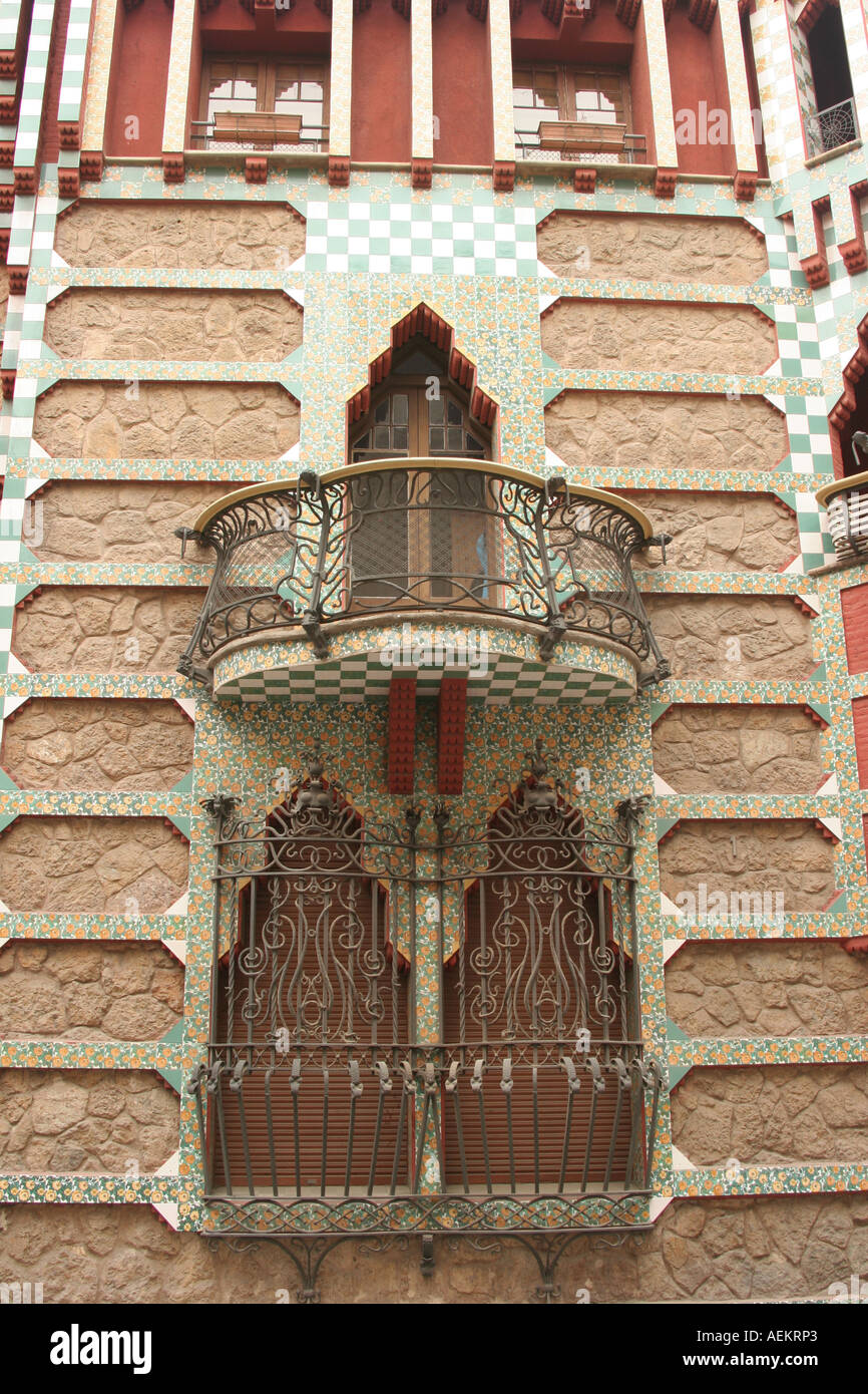 Catalunya tourists sightseeing sights barcelona gaudi building ...