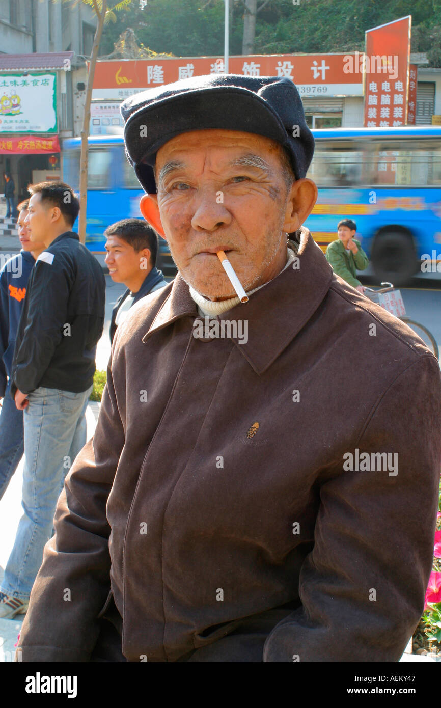 Elderly chinese man ill hi-res stock photography and images - Alamy