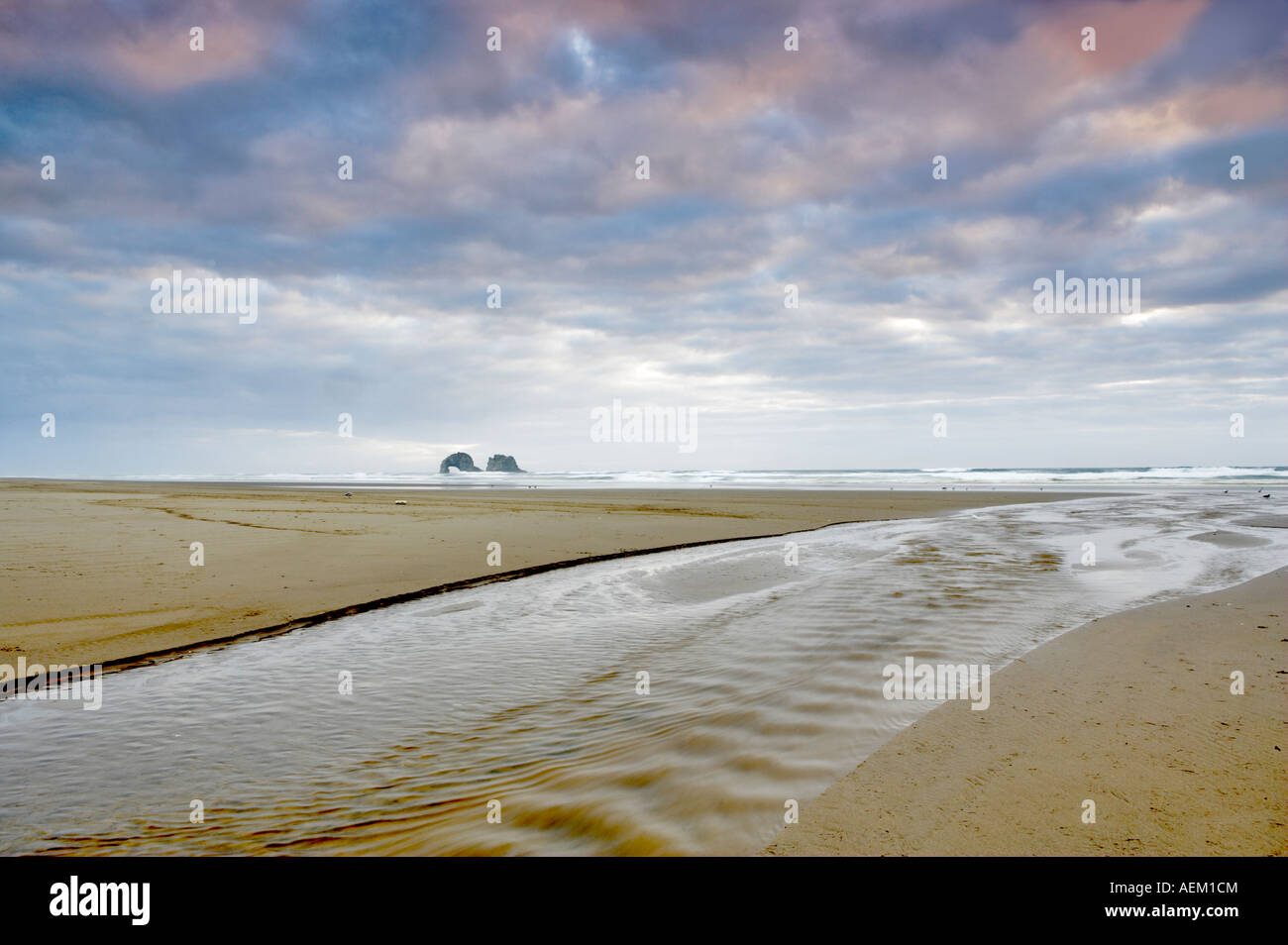 Twin beaches hi-res stock photography and images - Alamy