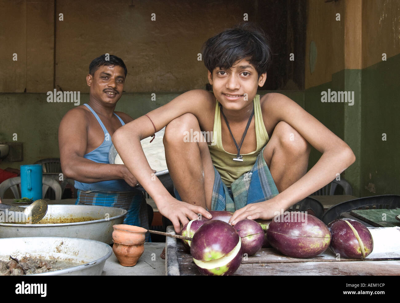 Street children from kolkata calcutta hi-res stock photography and ...