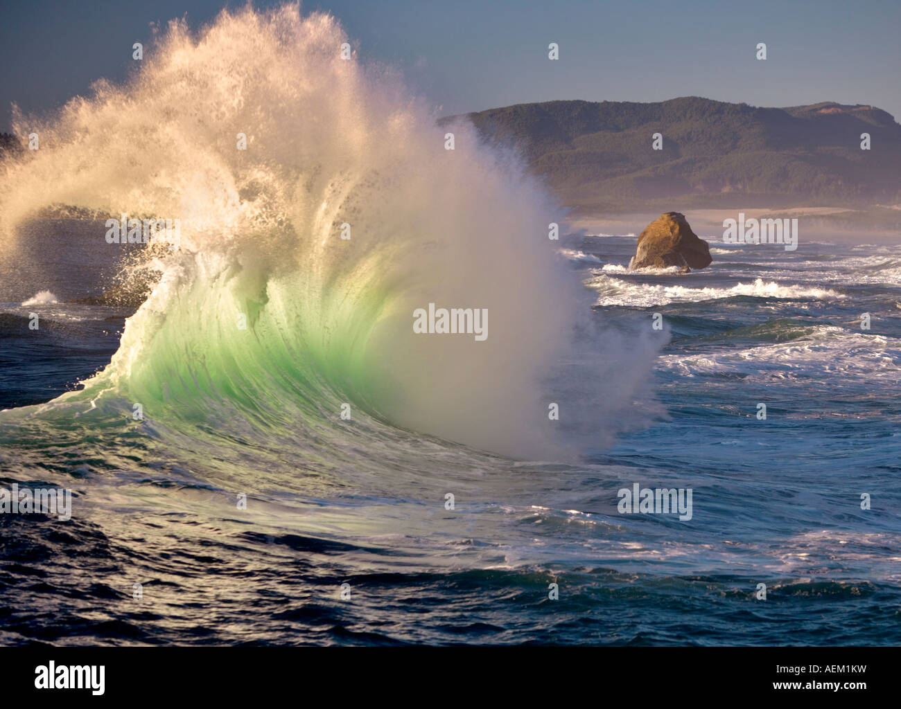 Wave of Cape Kiwanda Oregon Stock Photo - Alamy