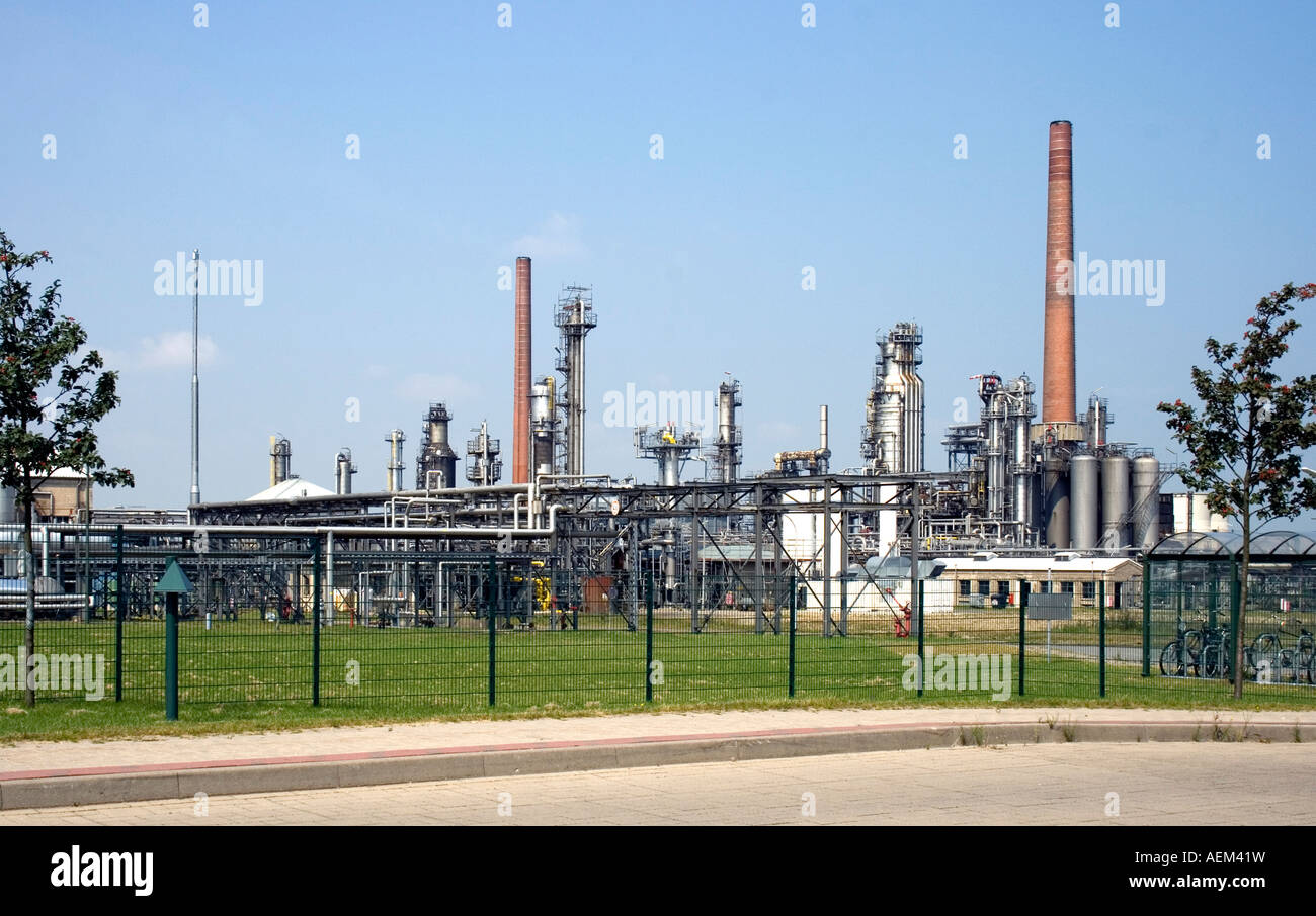 Oil installation hi-res stock photography and images - Alamy