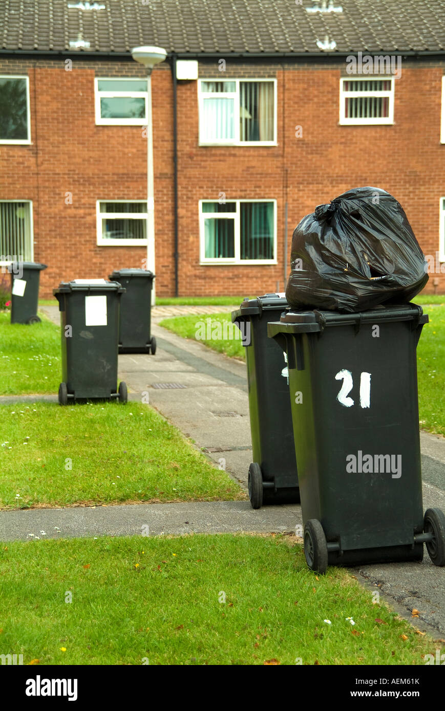 Recycle dustbin hi-res stock photography and images - Alamy