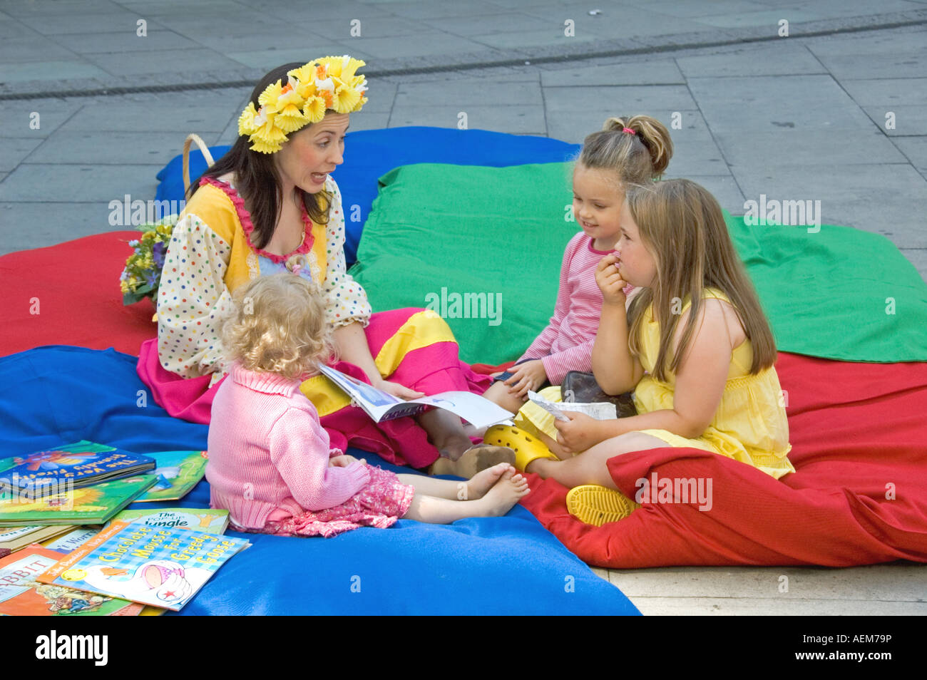 Storyteller children hi-res stock photography and images - Alamy