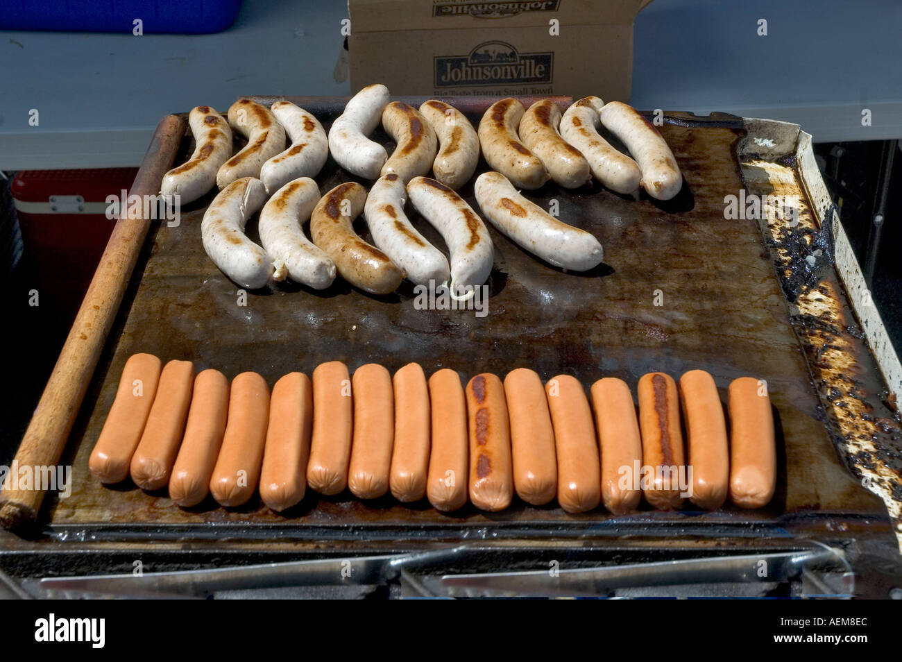 Hot dogs being cooked hi-res stock photography and images - Alamy