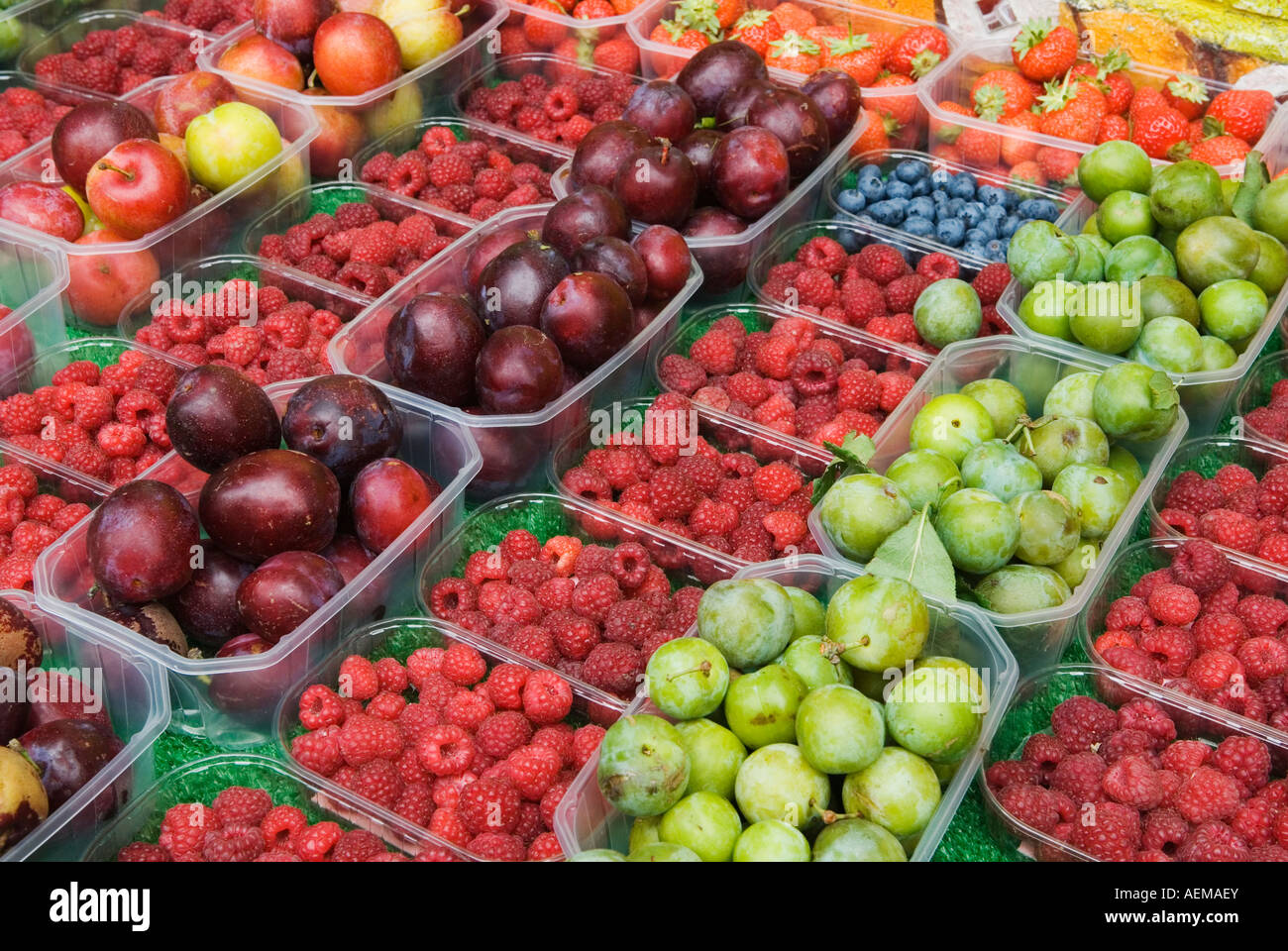 Organic fruit fresh soft organically grown summer fruit UK. Farmers ...