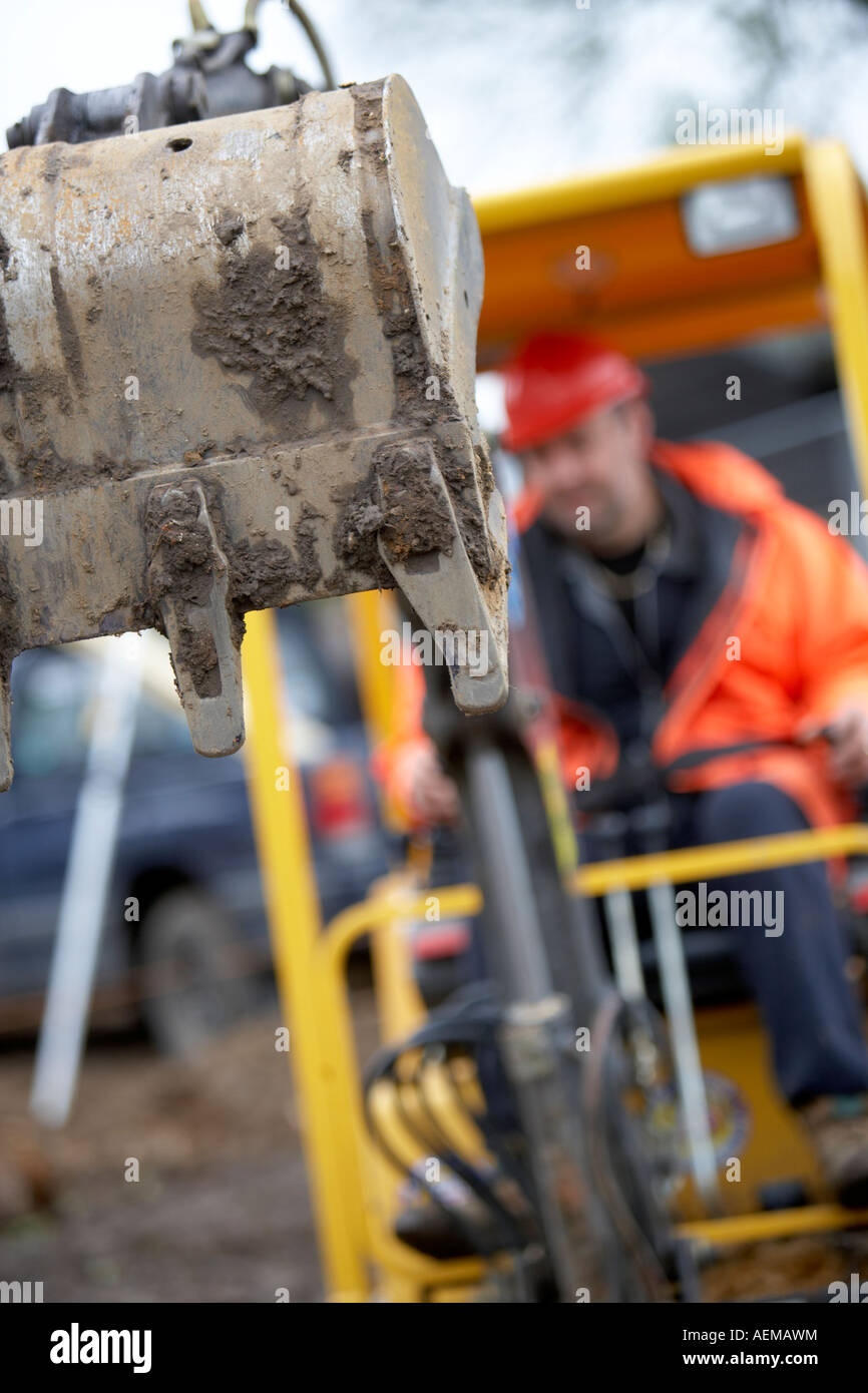 DIGGER DRIVER ON A BRITISH BUILDING SITE Stock Photo - Alamy