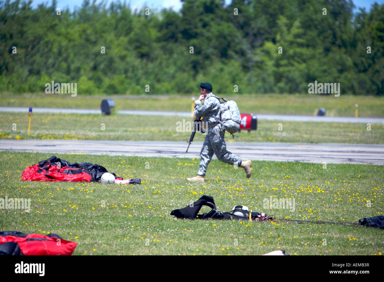 U S Army Special Operations Command Parachute Team The Black Daggers ...