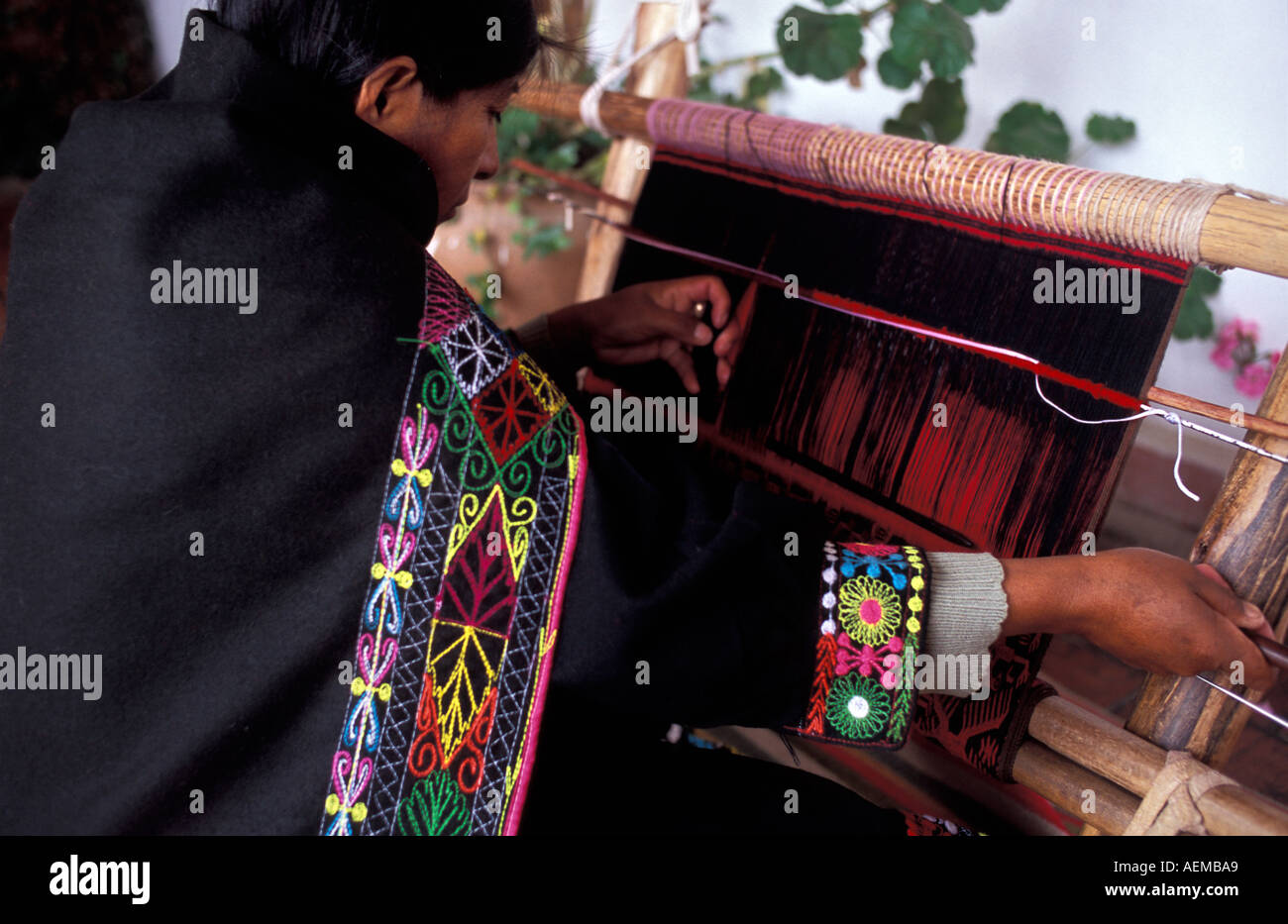 Indigenous quechua weaver hi-res stock photography and images - Alamy