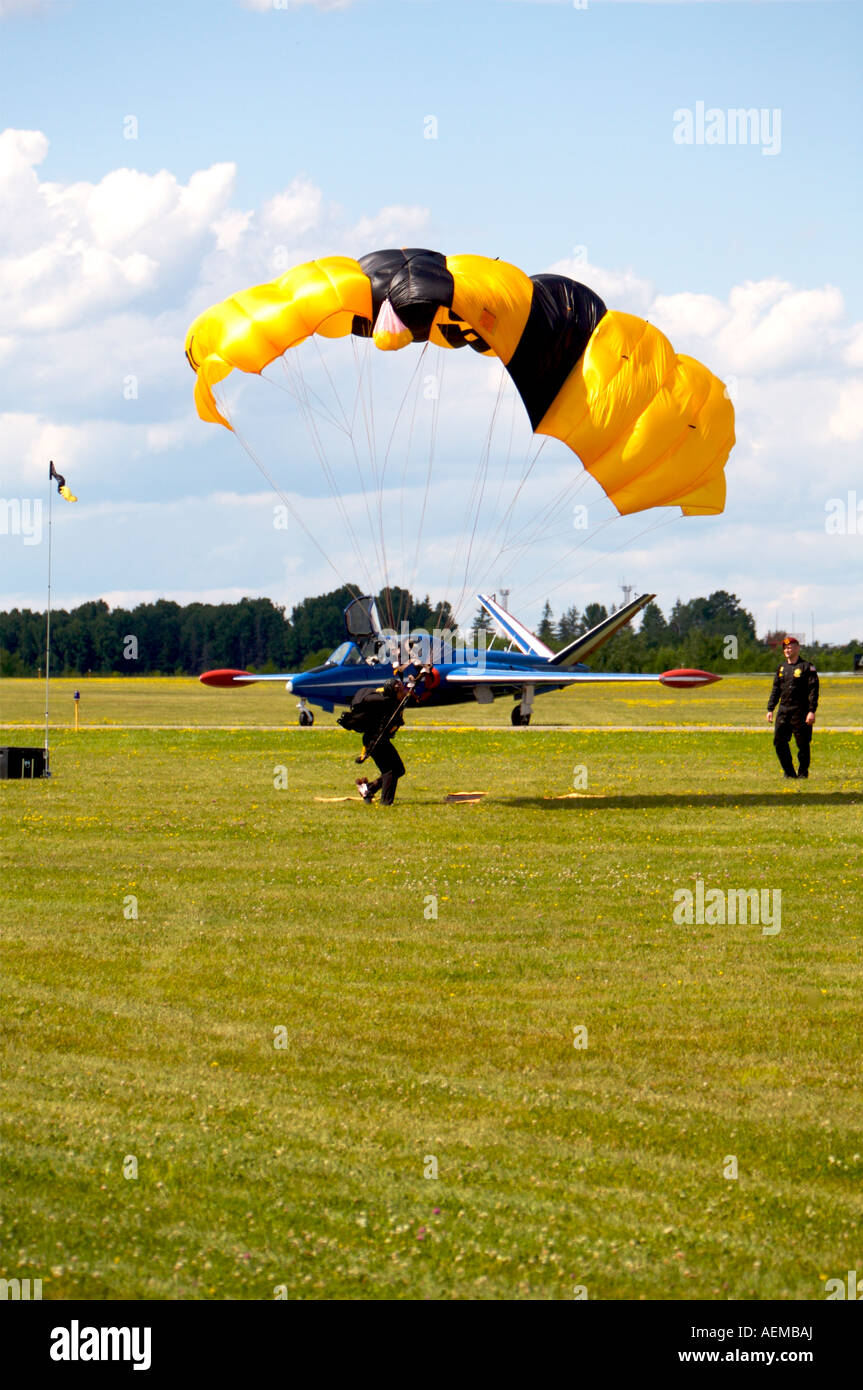 US Army Parachute Team the Golden Knights Stock Photo - Alamy